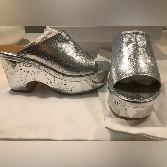 Chloe | Shoes | Chloe Oil Silver Calfskin Platform Slide | Poshmark